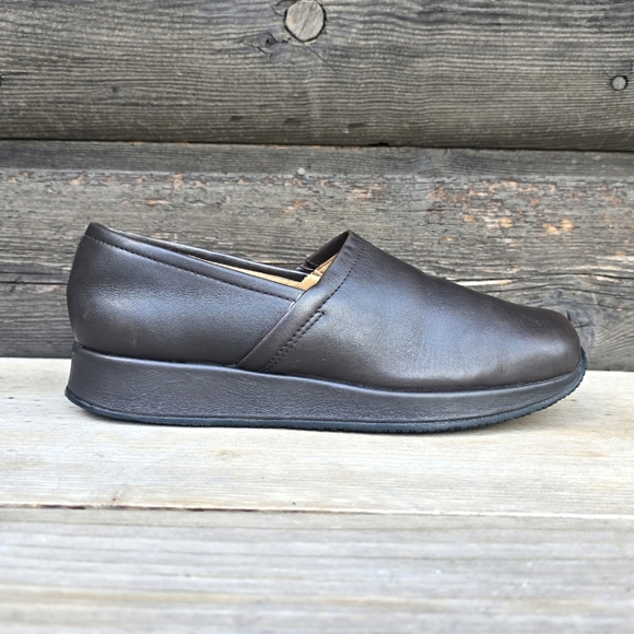 Clarks | Shoes | Clarks Vintage Y2k Brown Leather Platform Wedge Clogs ...